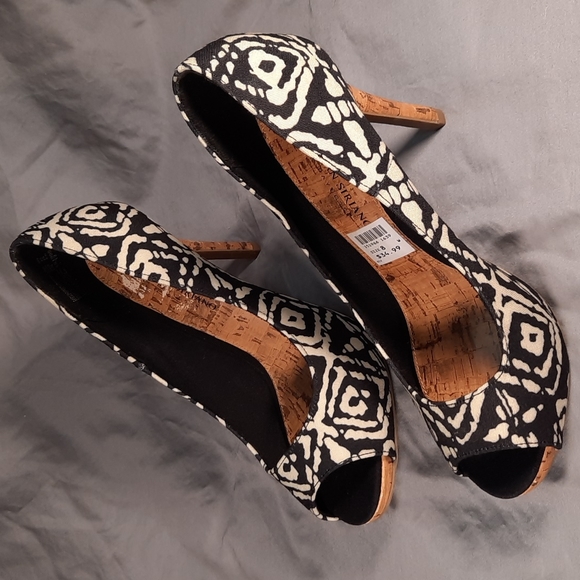 Christian Siriano | Shoes | Christian Siriano Kate Batik Print Peep Toe ...